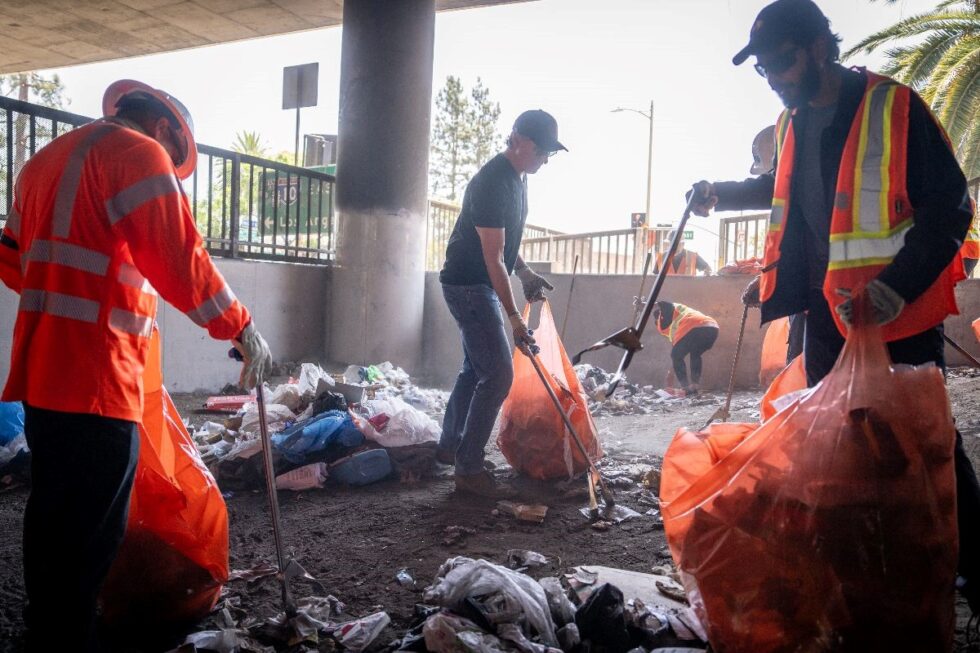Governor Newsom cleans up homeless encampments in Los Angeles ...